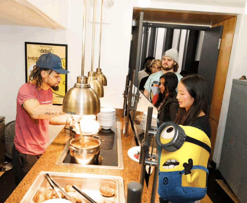 Bello! I Am A Minion. Here is la Banana Review Para Tu | The Columbia ...